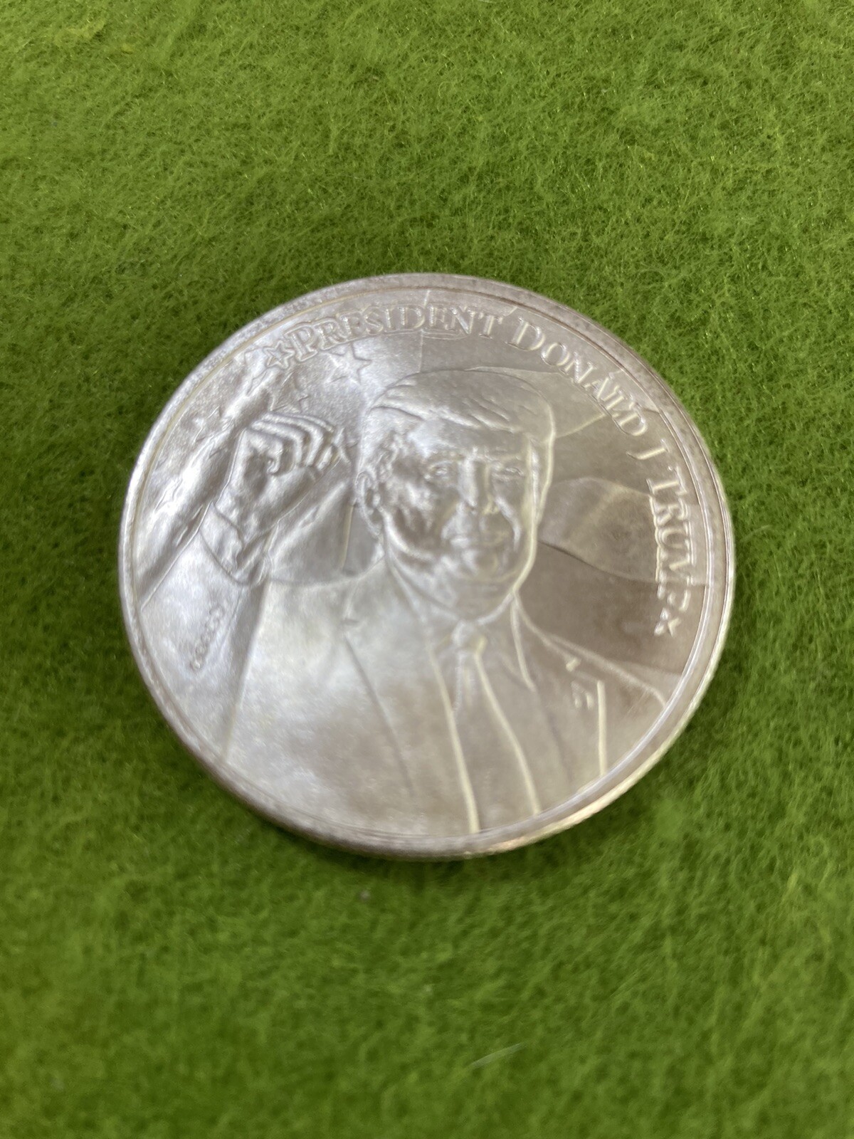 DONALD TRUMP Silver Coin 1 OZ SILVER .9999 COIN 2020 PRESIDENT Donald J ...