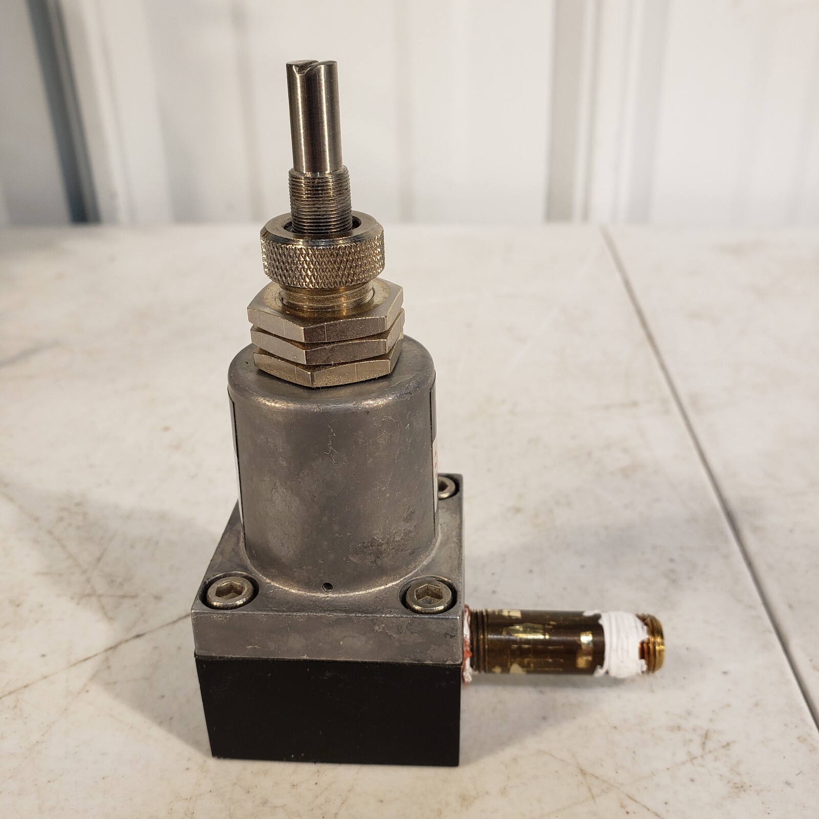 Brooks Instruments 8601D Compressed Gas Regulator 62323132 - for sale ...