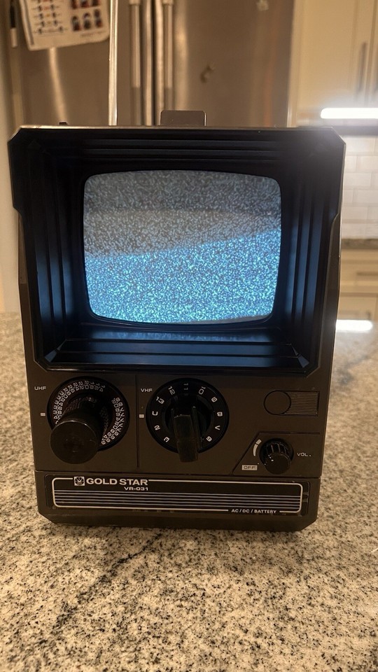 VINTAGE GOLDSTAR 5” PORTABLE B&W TV VR-031 WORKS Retro Vintage CRT Mini ...