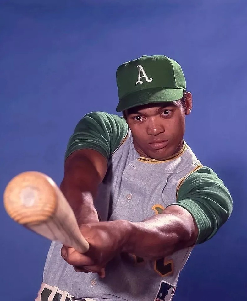 Hall Of Famer Reggie Jackson Oakland A'S In This Classic 8x10 PHOTO ...