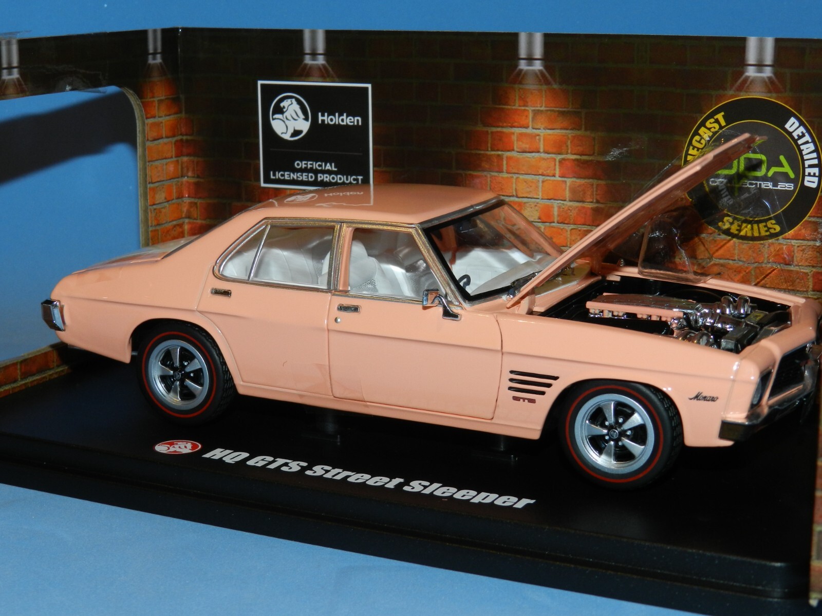 DDA Collectibles 1/24 Holden HQ Monaro LS6 GTS 4 Door Street Sleeper ...
