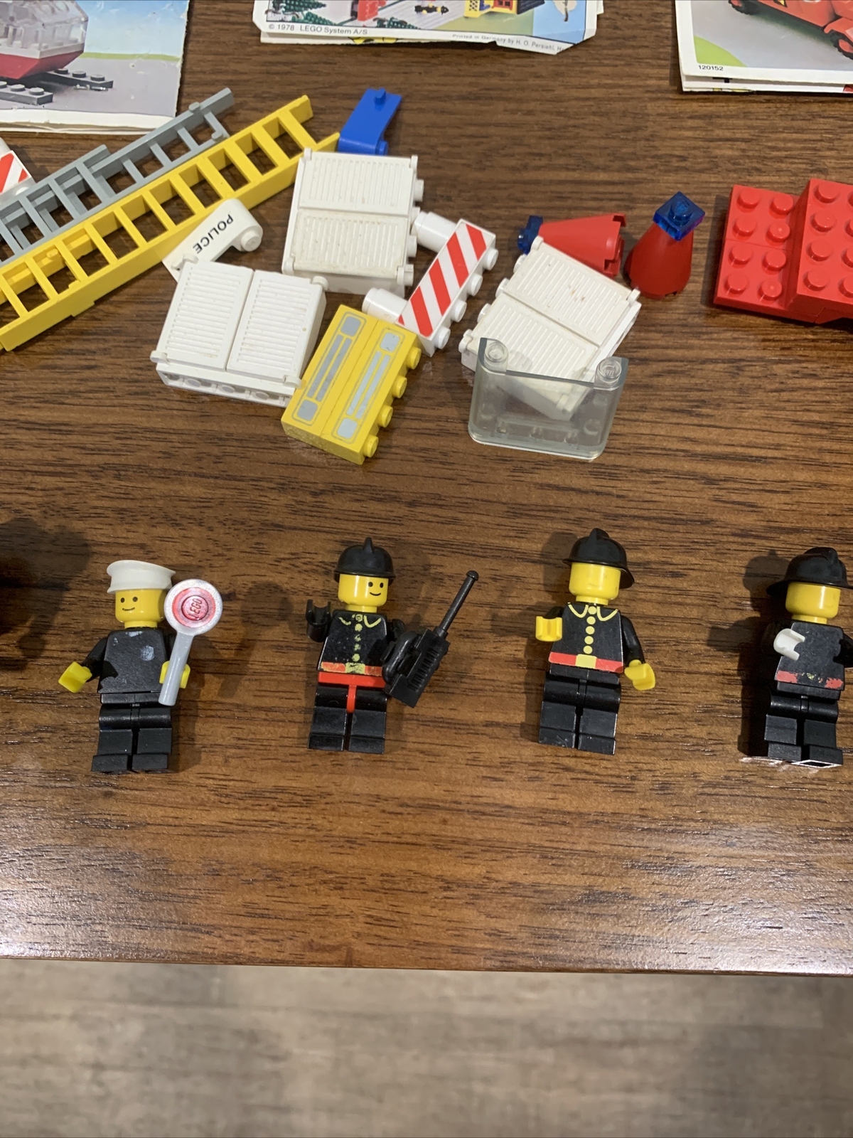 Legoland Bulk 7mini figures plus instruction for 6690 ,6686,6650,6681 ...