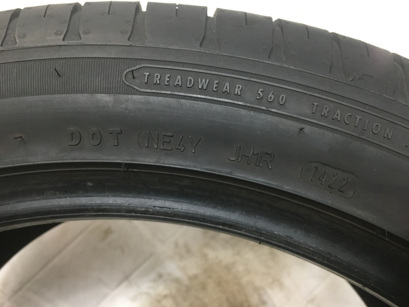 [2] Goodyear Eagle Sport A/S ROF Run Flat MOE 285 40 20 Tire 9.0-10.0 ...