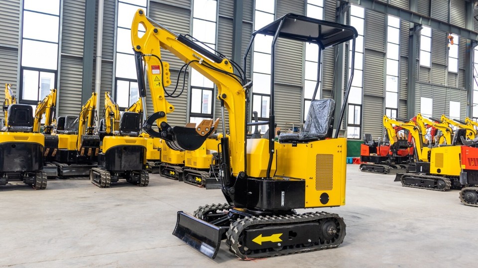 One Ton Mini Excavator Track Digger with Kubota Diesel Engine | eBay