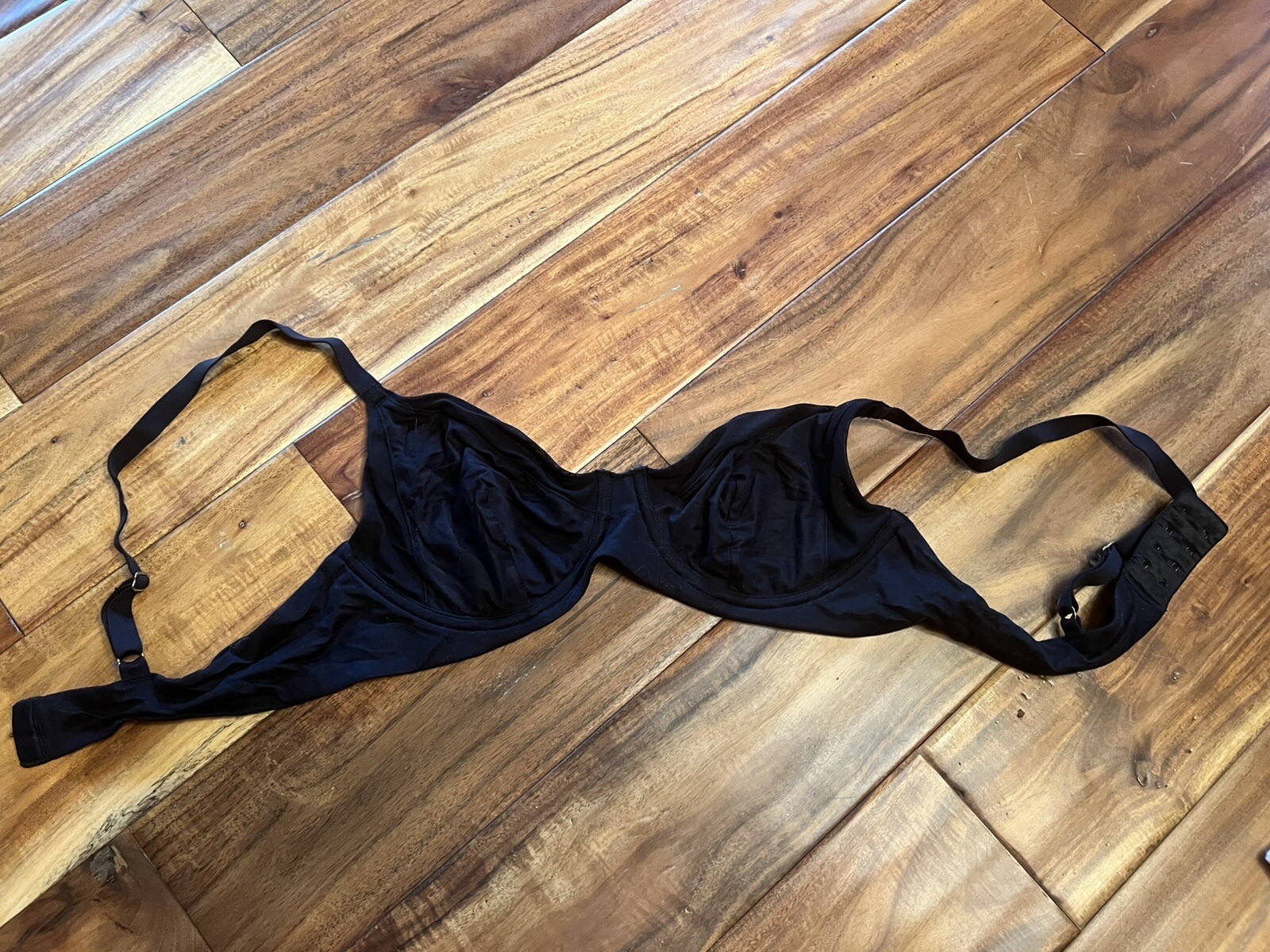 Women’s black vanity fair bra. Size 38b - Gem