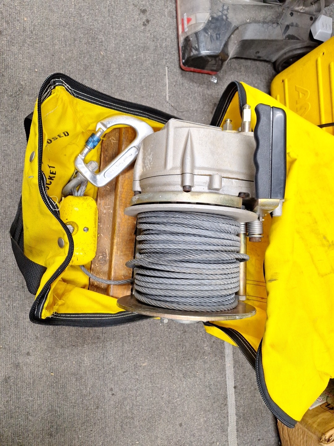 DBI/SALA Salalift Winch Model L1850-60 with 60ft Cable in Protective ...