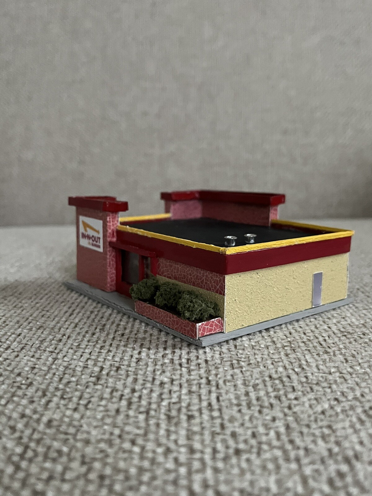 N Gauge Scale RESTAURANT - CUSTOM MADE - BURGER - DRIVE-THRU IN-N-OUT ...