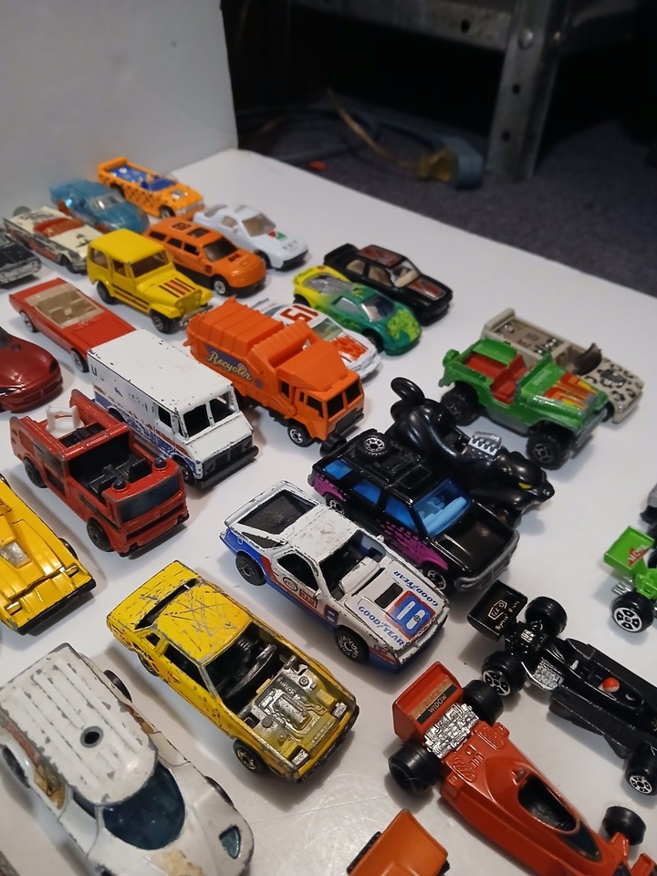 Huge Vintage Diecast Lot Of 100 Cars Trucks Racers Hot Wheels Matchbox ...