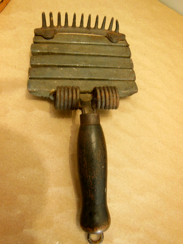 LOT OF 2 ANTIQUE 1921 VINTAGE HORSE CURRY COMBS ROUND and SQUARE W ...