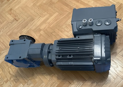SEW Spiroplan Getriebemotor mit MoviMot Advanced– gear motor 0,75kW 44 ...