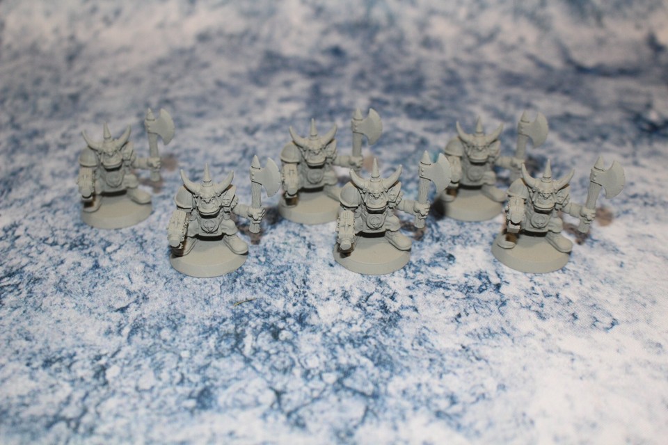 Vintage 2E Warhammer 40K Ork Goff unpainted with Axes plastic - READ ...