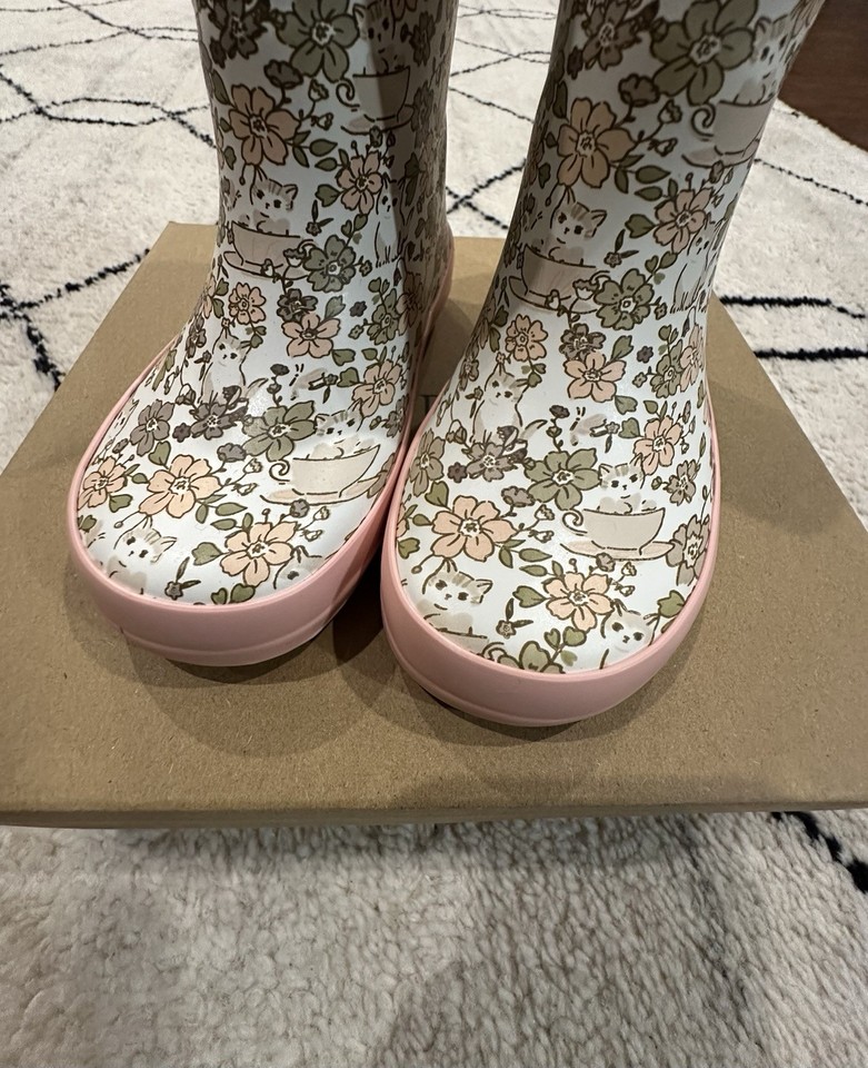 Jamie Kay boots BOGS Ugg 7c | eBay UK