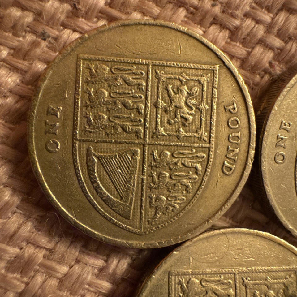 2008 2009 2010 Royal Shield Of Arms £1 x 3 Old Round Pound Coin | eBay UK