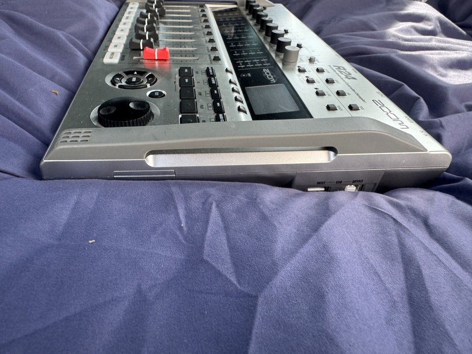 Zoom R24 Multi Track Recorder 24 Track Integrated Drum Machine USB ...