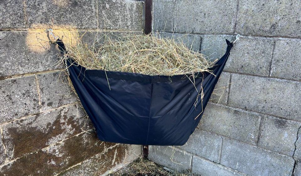 Turners Hay Sling Hay Bar Quick Fill Large Hay Corner Feeder Waterproof ...