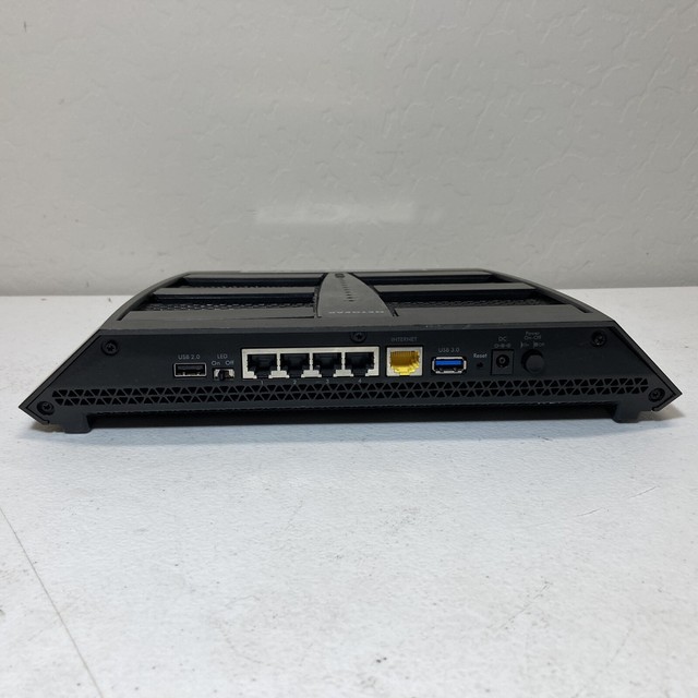 NETGEAR R8000P Nighthawk 1000 Mbps 4 Port Tri-Band WiFi Router ...