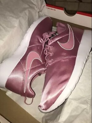 NIKE ROSHE ONE TRAINERS GIRLS YOUTH SHOES PINK ROSE 599729 618 SZ 5Y | eBay