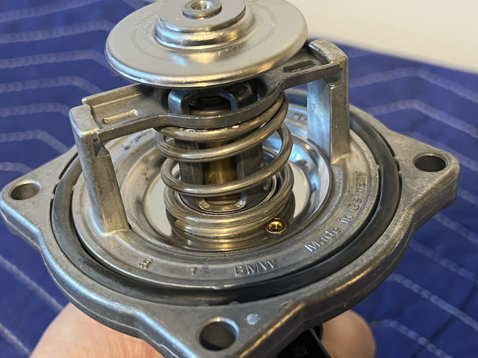 NOS BEHR BMW with Box 540i 740i Engine Coolant Thermostat Assembly ...