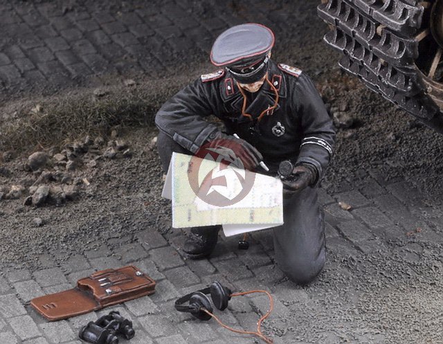 Royal Model 1/35 German Waffen-SS Tank Commander with Map WWII [Resin ...