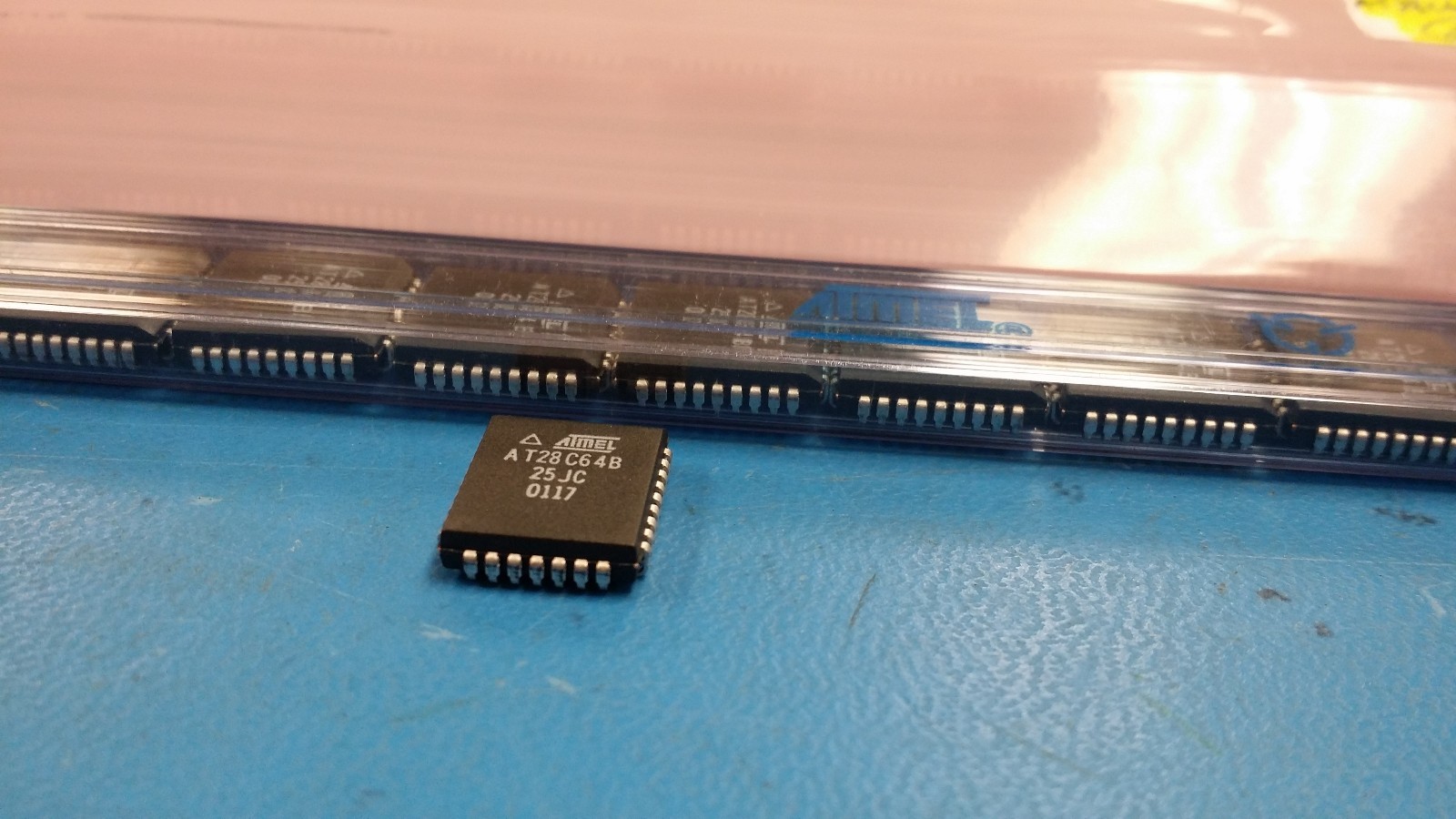 (5 PCS) AT28C64B-25JC ATMEL EEPROM, 8KX8, 250ns, Parallel, CMOS, PLCC32 ...