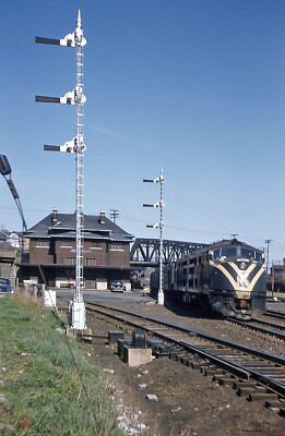 Central Railroad of New Jersey CNJ Train at Phillipsburg, NJ Semaphore ...