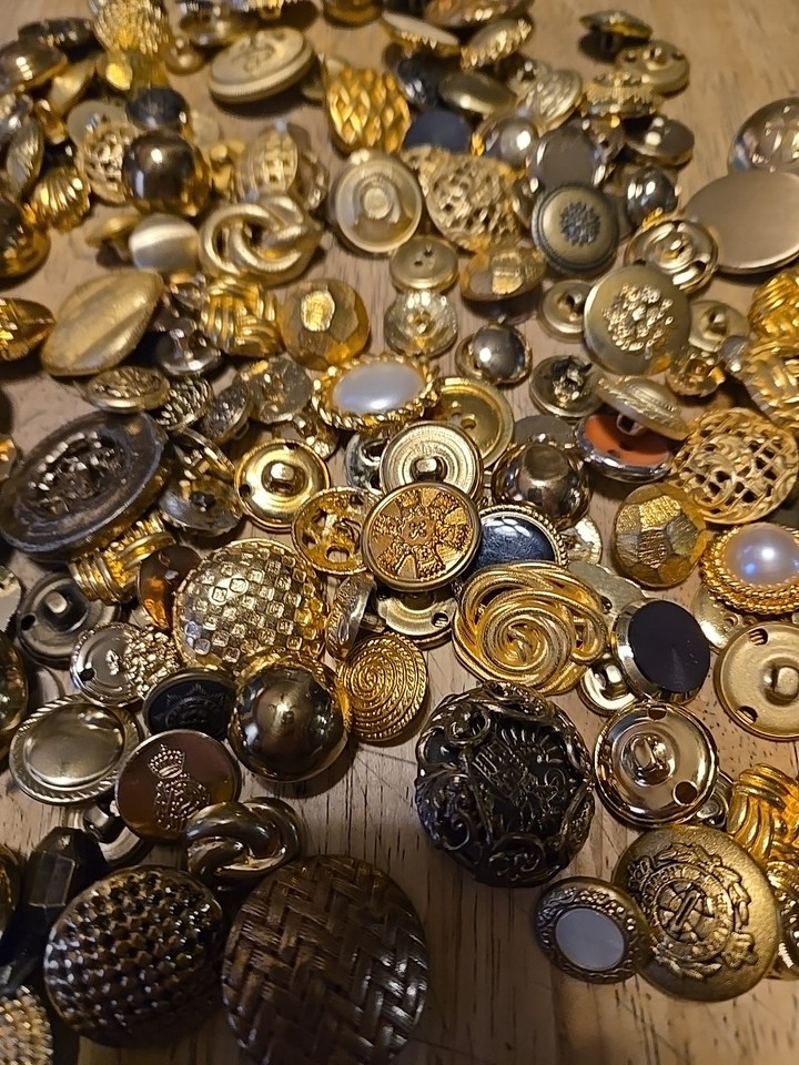 Older Metal Buttons Large Lot Various Sizes Estate Find | eBay