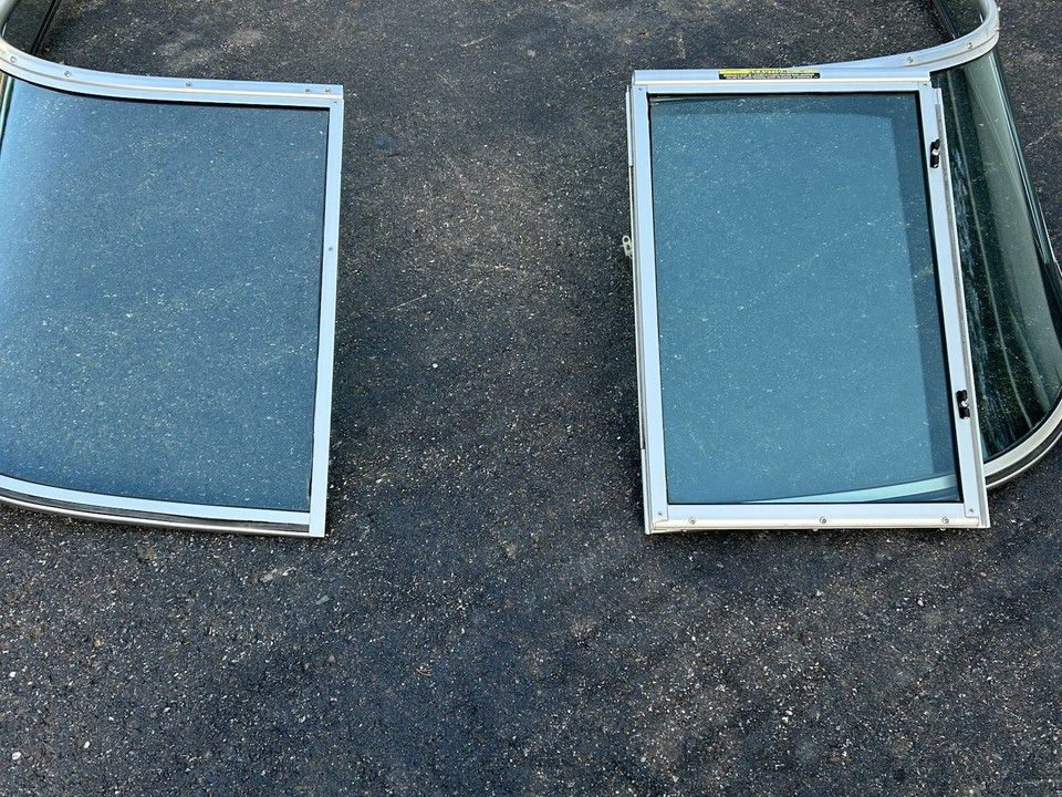 88" Taylor Walk Thru Bow Rider Ski Boat Windshield Curved Glass MAXXUM ...