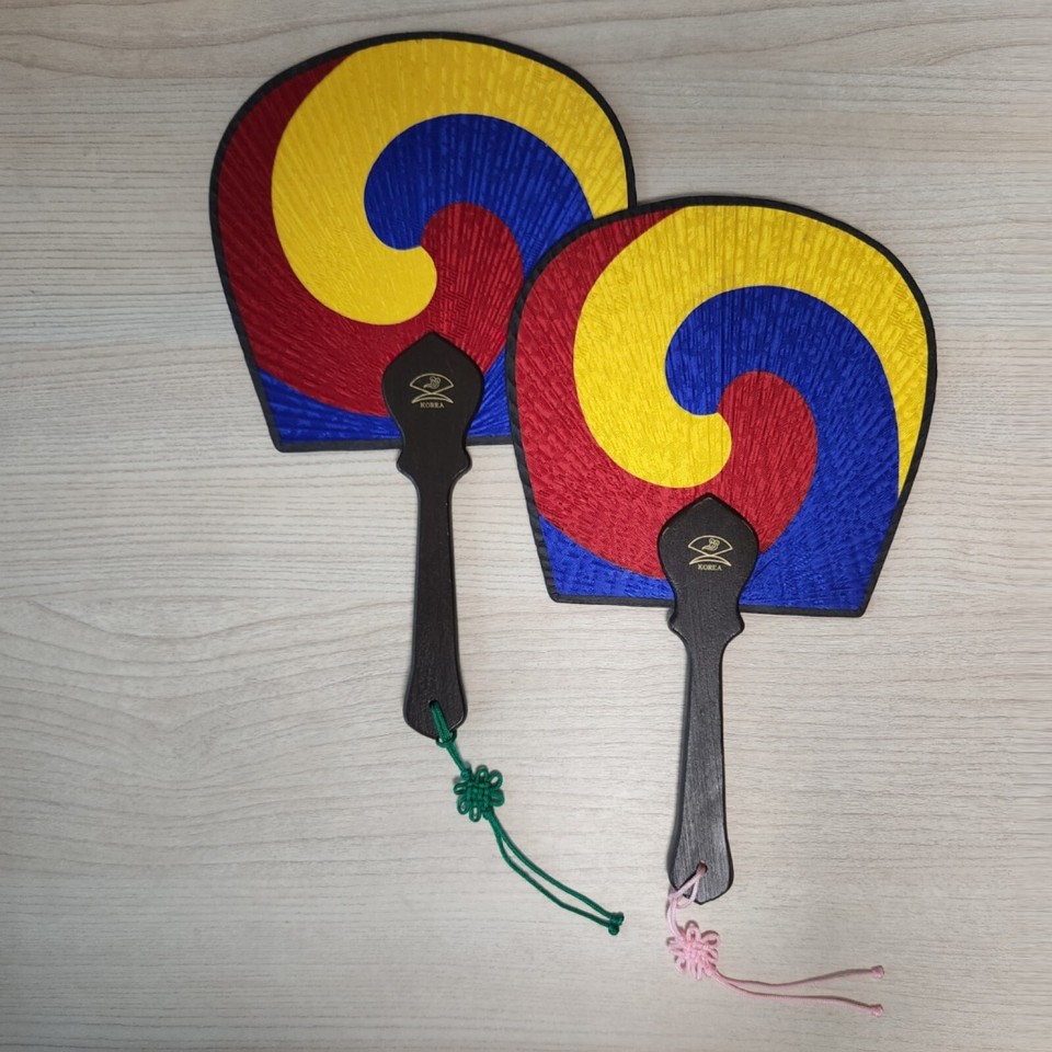 [ Korean Traditional Crafts ] Hand Fan Taegeuk Pattern Vivid Color ...