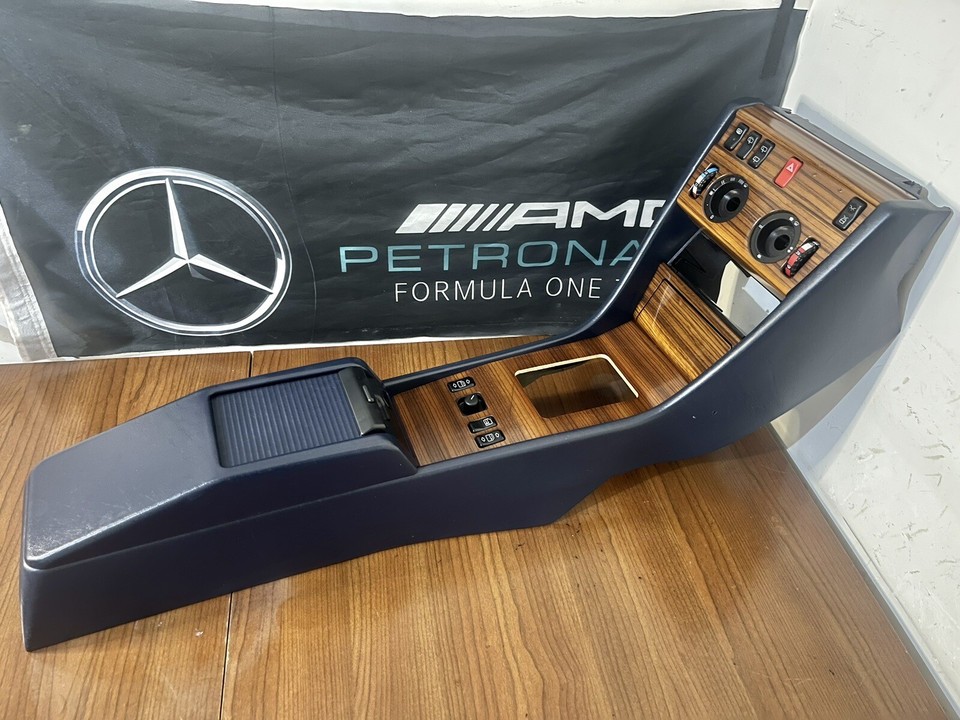 Mercedes W124 Blue Assembling The Central Console Dashboard Trim Box ...
