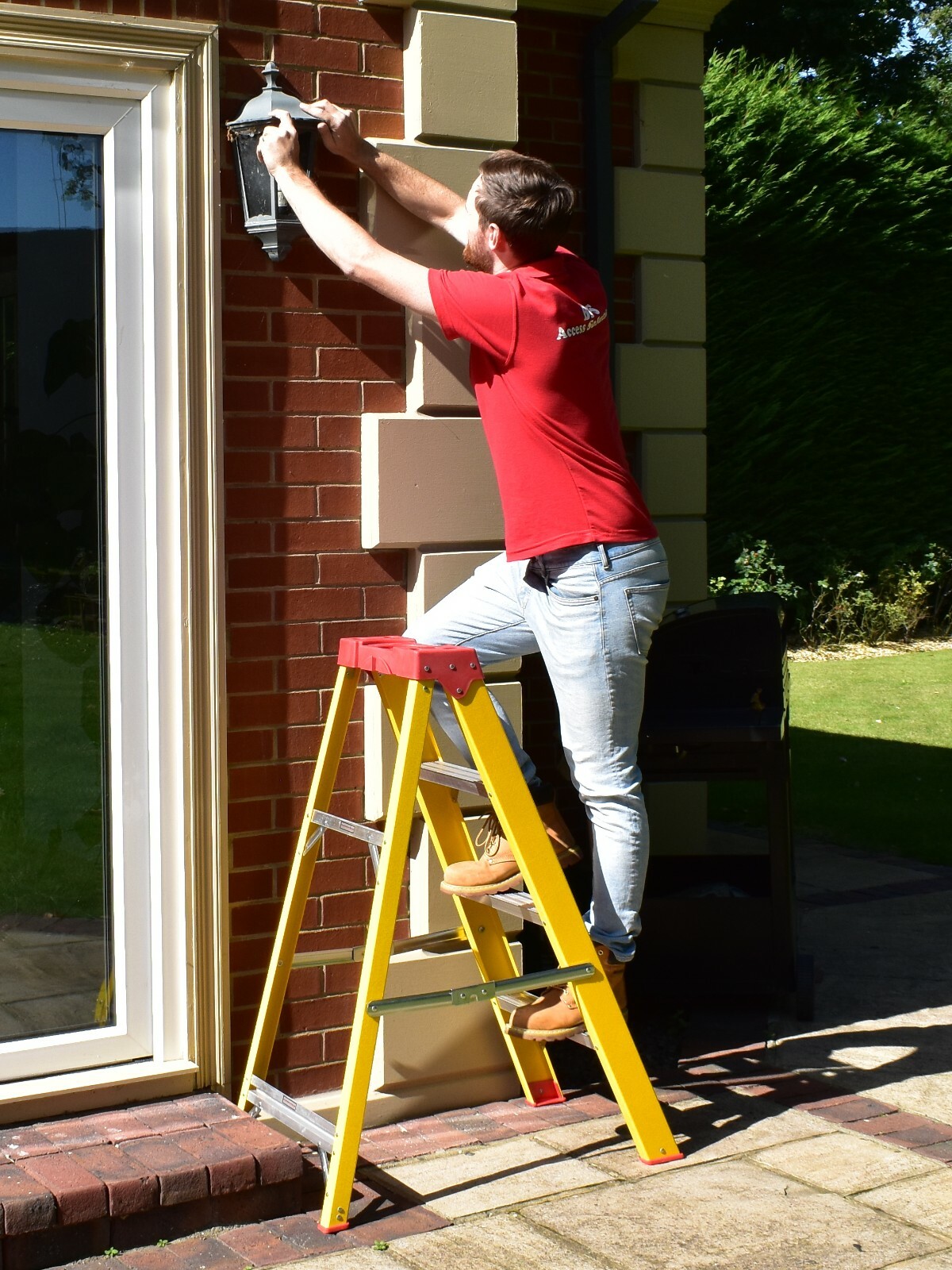 Fibreglass Step Ladder - Electricians Swingback Ladders EN131 Tested to ...