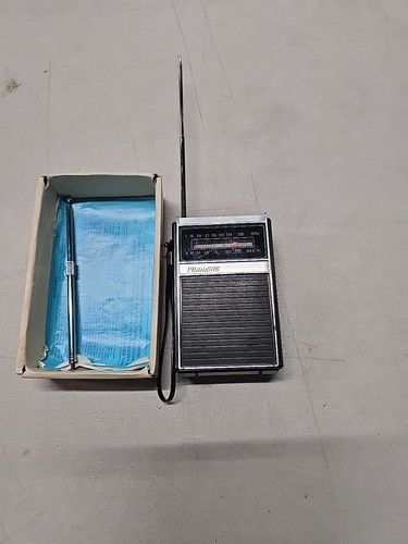 Realtone AM/FM portable Pocket Vintage radio model 2208 Broken Antenna ...