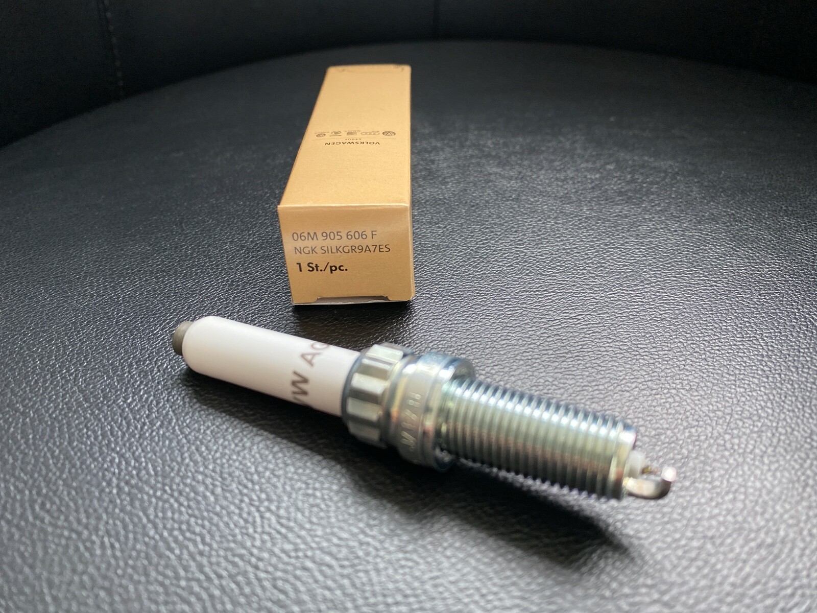 original Audi Zündkerze Audi RS4 RS5 A8 A6 A7 VW 06M905606F Zündkerzen ...