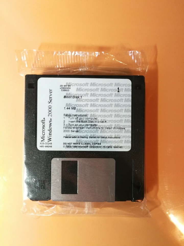Microsoft Windows 2000 server vintage retrocomputer + floppy ...