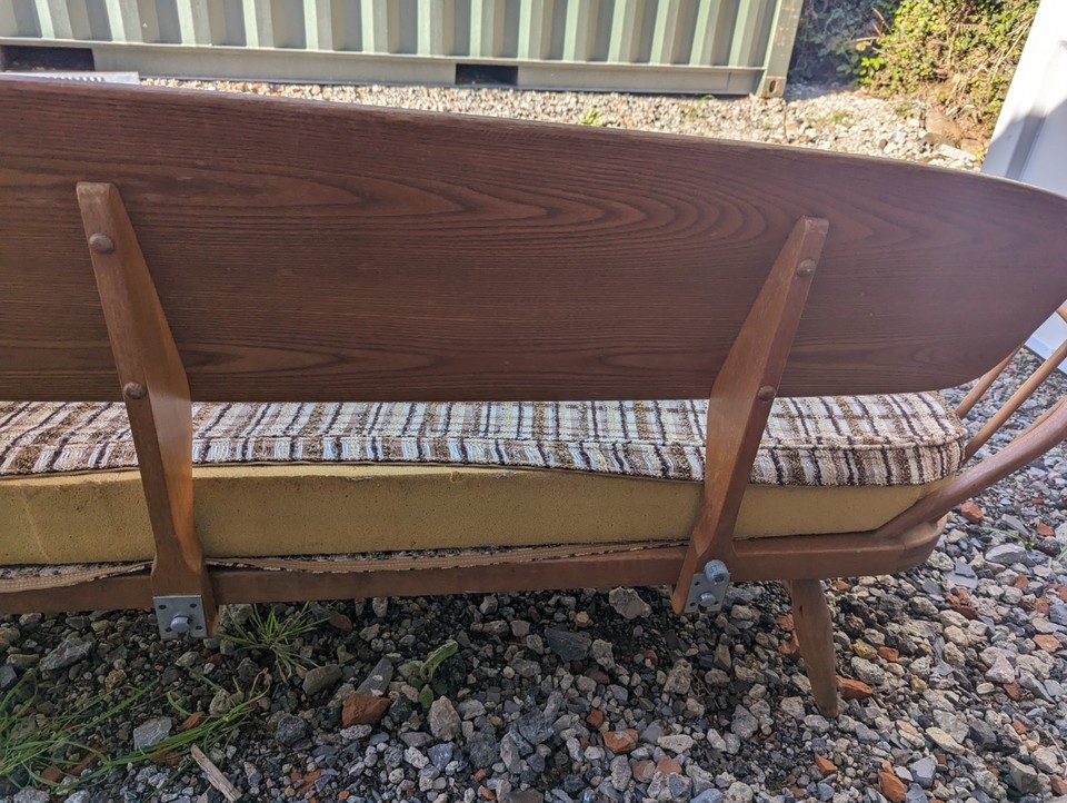 Ercol Studio 355 Couch/Day-bed with original cushions and foam new ...