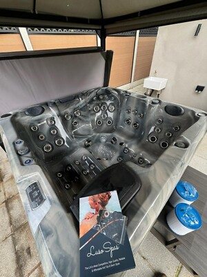 6 PERSON HOT TUB MASSIVE SPEC RRP £8995 GECKO CONTROLS MUSIC LIGHTS ...