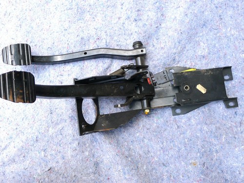 BMW E30 5 Spd Manual Clutch and Brake Pedal Box Assembly 1984-1993 OEM ...