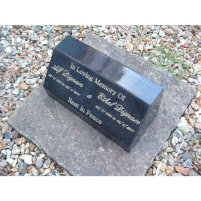 MEMORIAL WEDGE HEADSTONE GRAVE MARKER WITH PERSONALISED INSCRIPTION ...