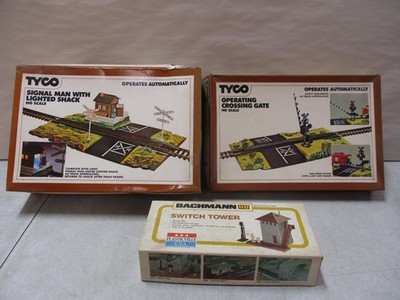 Bachmann & Tyco HO Scale Lot Shack, Switch Tower, Crossing Gate | eBay