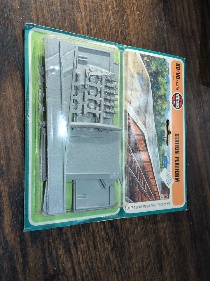 AIRFIX STATION PLATFORM OO/HO SCALE 01607-8, UNOPENED IN ORIGINAL ...