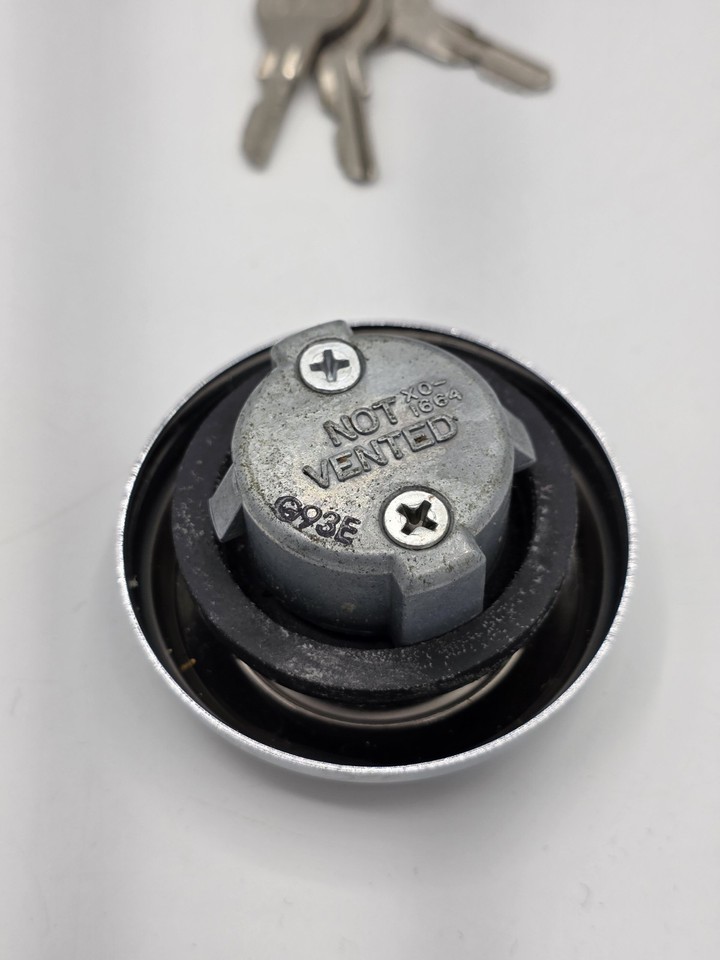 NOS Stant G-93E Locking Gas Cap with Keys for Various Chevy Ford Dodge ...