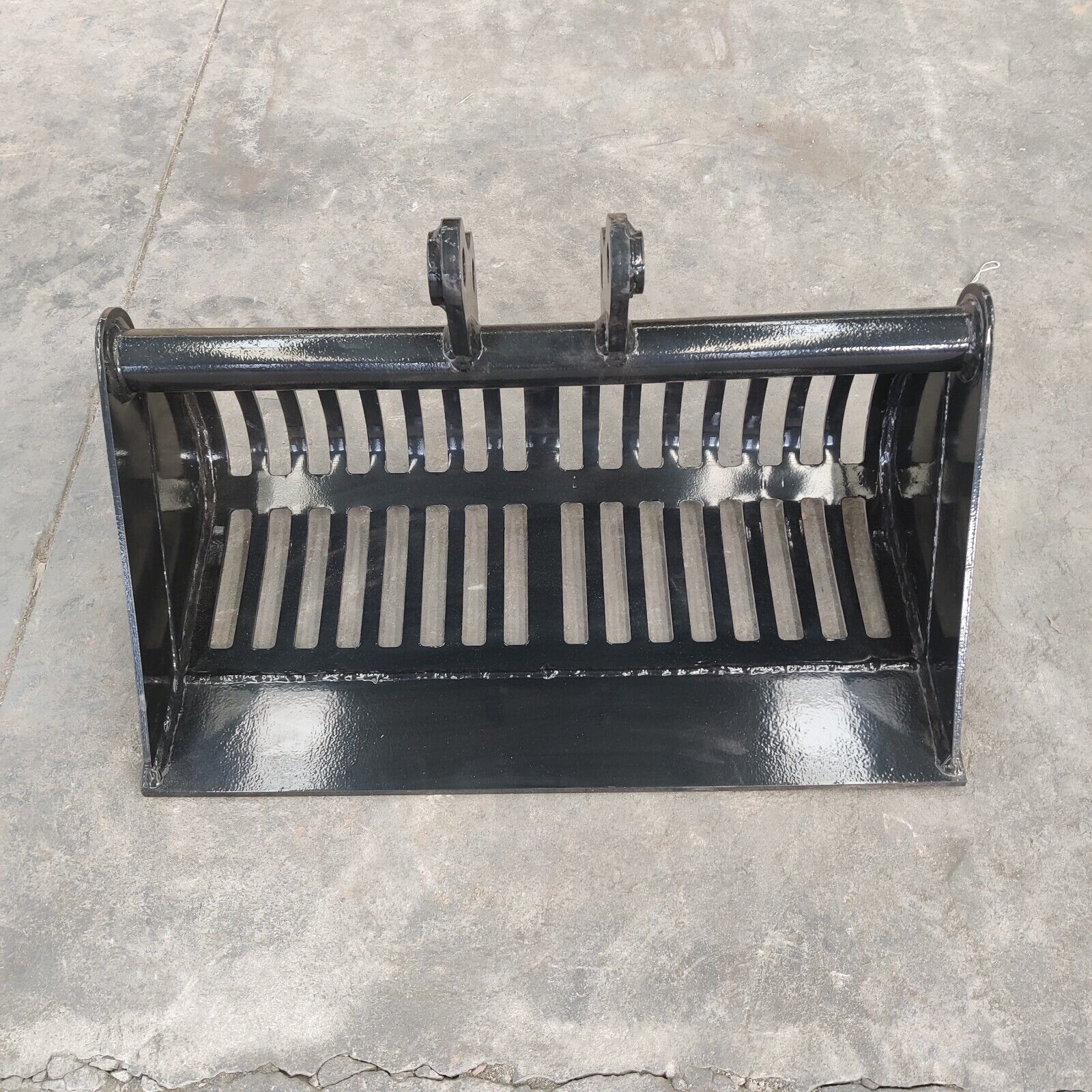 TYPHON Attachments Screening Skeleton Bucket 600mm: Remove Rocks and ...