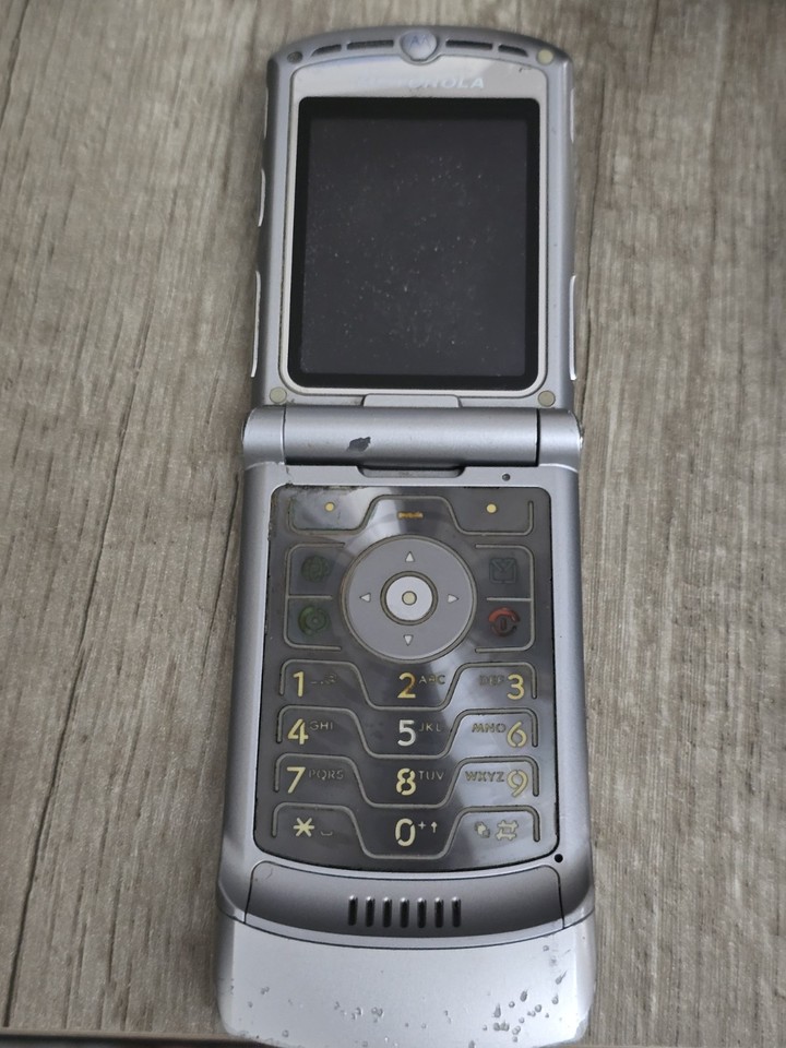 Motorola RAZR / Razor V3m - Silver and Black ( Verizon ) Cellular Flip ...