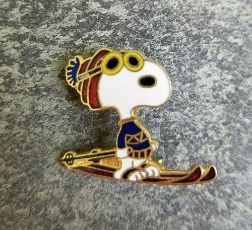 SNOOPY Red Skiis Yellow Goggles Blue Shirt Resort Ski Skiing Lapel Pin ...
