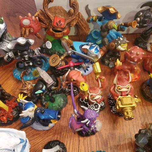 Lot of 25+ Activision Skylanders Action Figures | eBay