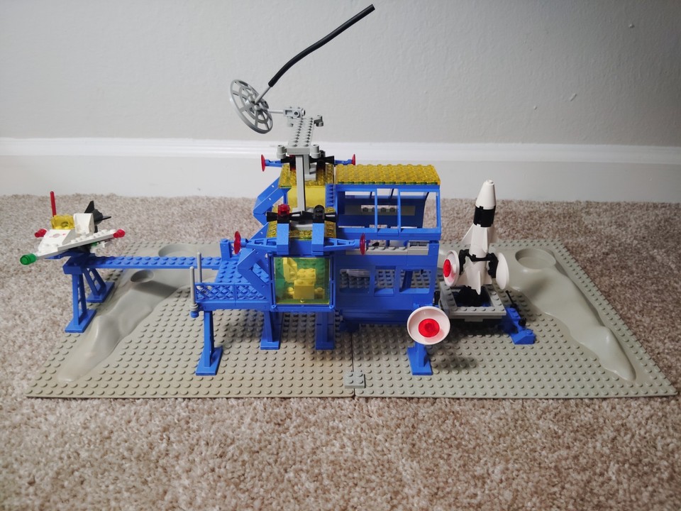 Lego Classic Space Inter-Galactic Command Base Set #6971 90% Complete ...