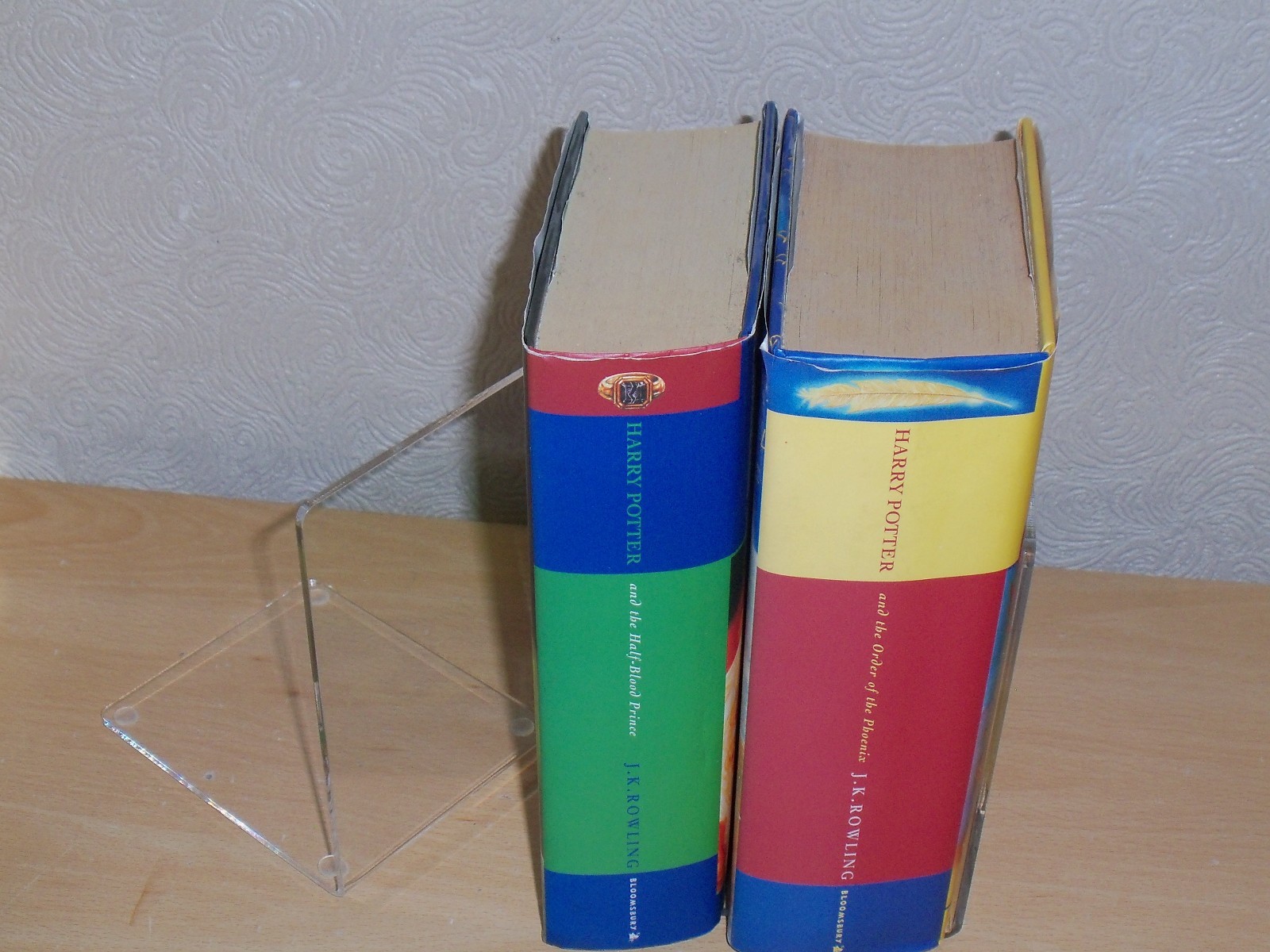 PAIR OF CLEAR ACRYLIC BOOKENDS / DVD / VIDEO GAME / CD SHELF SUPPORTS ...