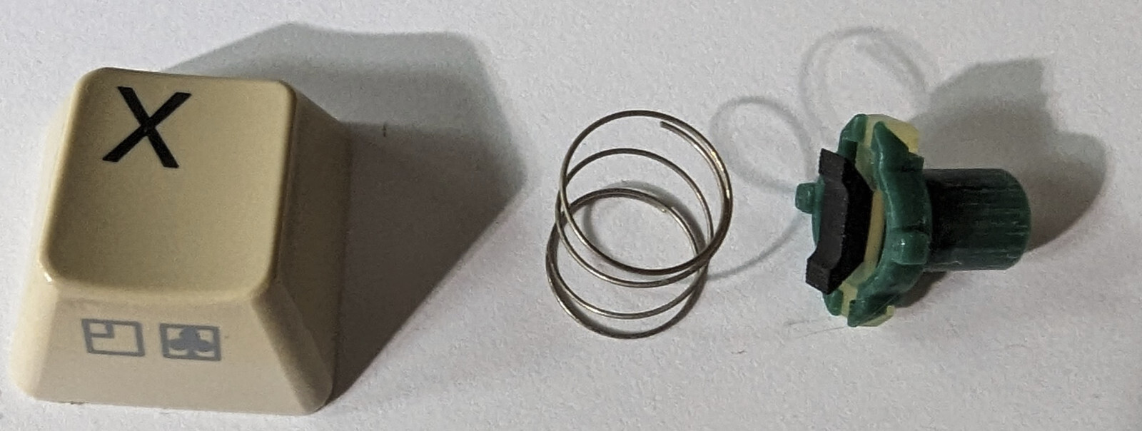 Commodore 128 (not D version) replacement 'X' keycap w/plunger and ...