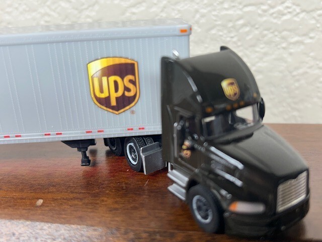 UPS - MACK PINNACLE SEMI TRACTOR & 53 DRY VAN TRAILER HO Scale ...