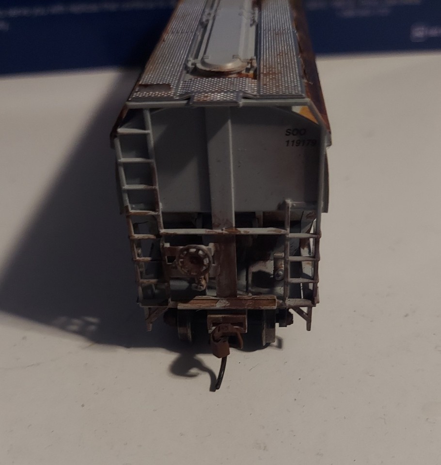 HO Scale Weathered Walthers Canadian Pacific SOO Covered Hopper | eBay