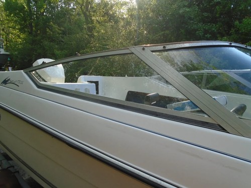 Sunbird Corsair 170 SS Starboard Side Boat Windshield, This single ...